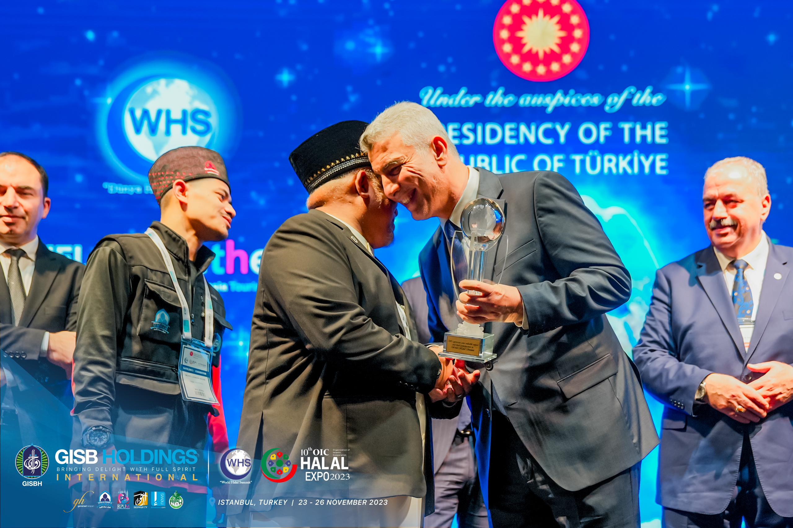 Pengerusi Eksekutif GISBH menerima plak penghargaan sebagai penaja ...